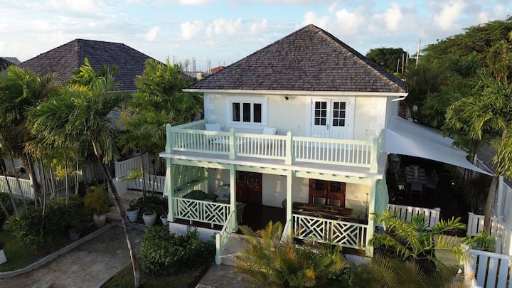 *Casa Tortuga* Large Villa W/pool, 3 Mins To Beach - Barbados