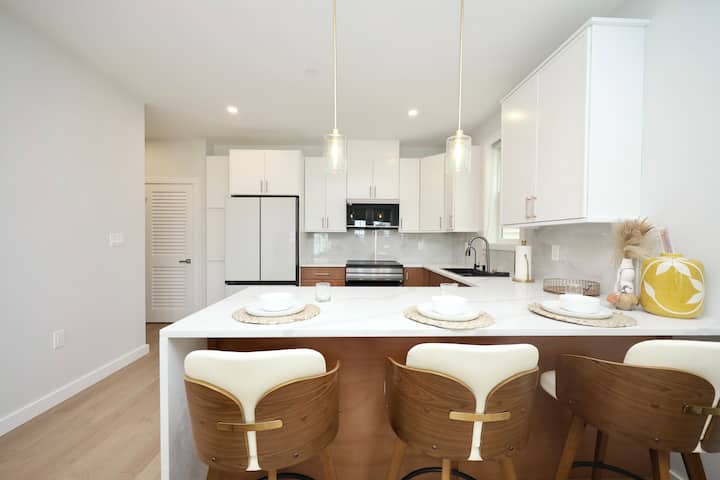 Stylish | Mins From Airport | Modern | Clean - Boston, MA