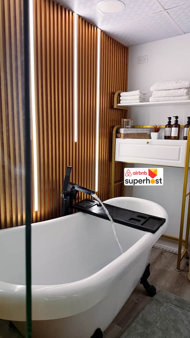 Luxury Suite + Spa Tub | Central | Near Ferry - Tobago