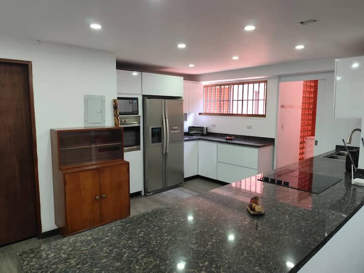 Apartamento En Prados Del Este - Caracas