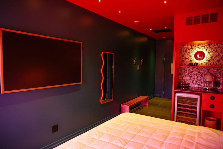 Hotel Hilo - Room 104 - Louisville, KY
