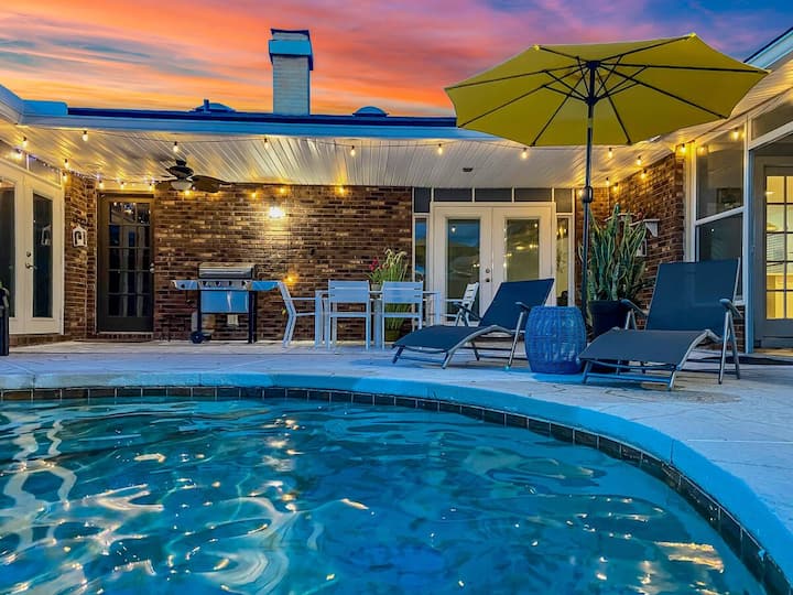 Sky Vacation Home, Private Resort For Your Family - Orange Park, FL