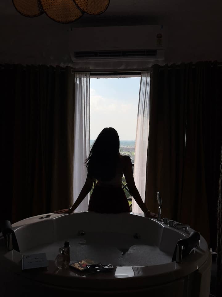 Airnest Casa | Italian Escape With Private Jacuzzi - Lucknow