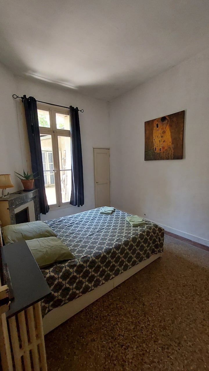 Chambre Dans Un Appartement Avec Jardin - Montpellier