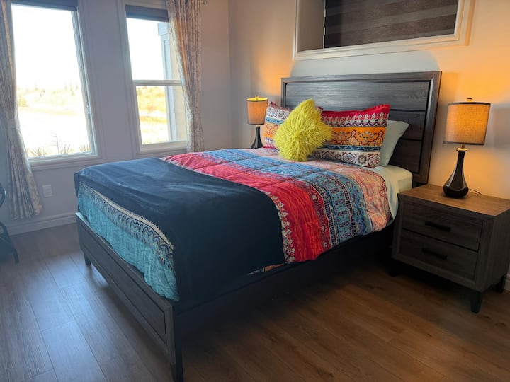 Beautiful Waterfront 2 Bdrm Walkout Suite - Alberta