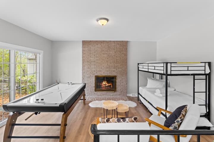 Family & Group Getaway|sleeps 10|close To U Of M - Ann Arbor, MI