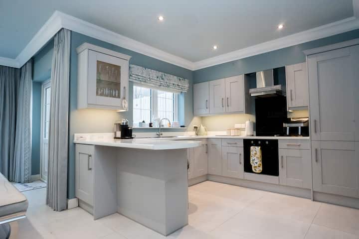 Charming Home With Comfort And Convenience - Omagh