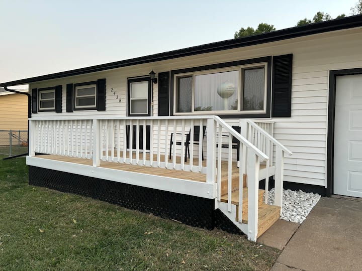 Super Clean& Newly Renovated House In South Salina - Salina, KS