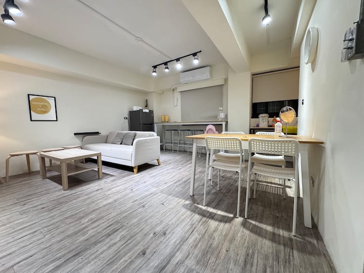 Whole Floor| Sleeps 1-14 |1 Min Liuhe Night Market - Xinxing District