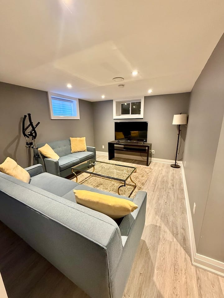 Basement Apartment In Oshawa - Oshawa