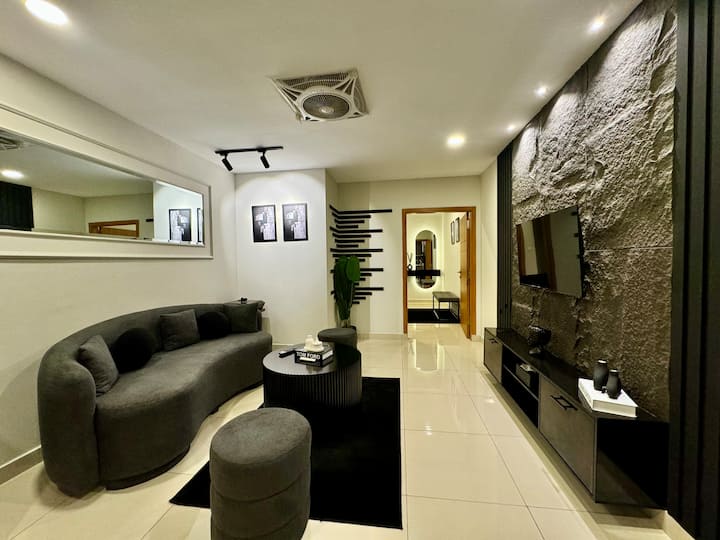 The Monochrome! 1bhk | Pool & Gym. - Islamabad