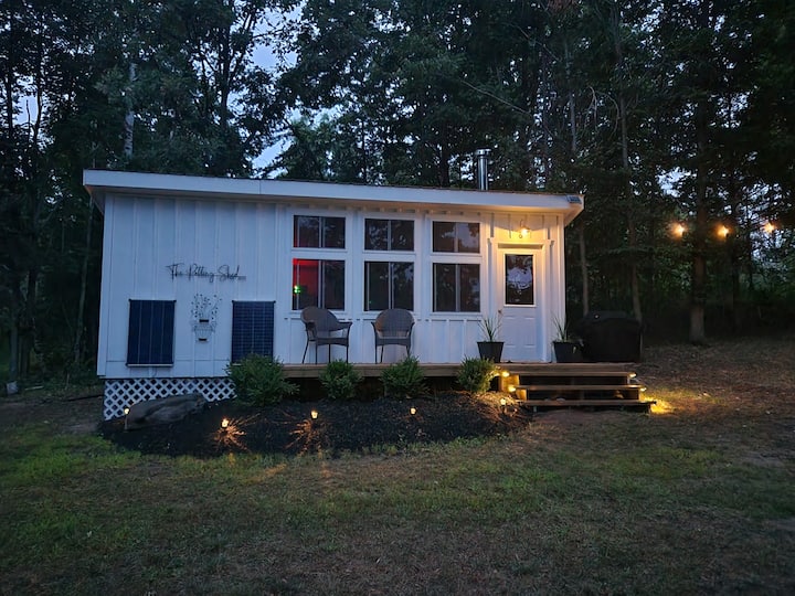 The Potting Shed Off-grid Cabin - Ontario