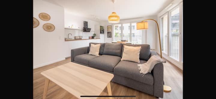 Appart Chic, Paris, Métro 5, Roissy
Netflix - Bobigny