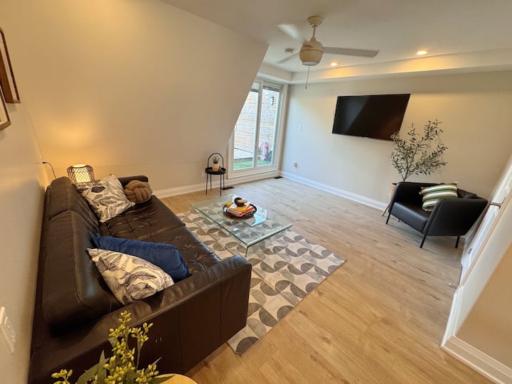 Urban Oasis | Steps To Uoft • Culture • Patio - 