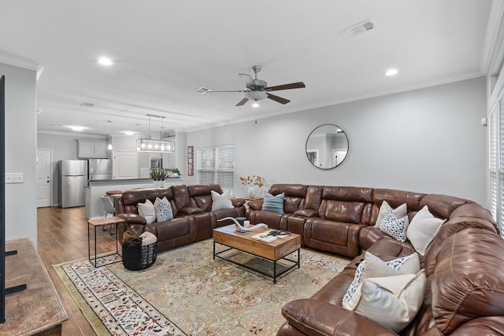 Aggieland Stay With Half Court - College Station, TX