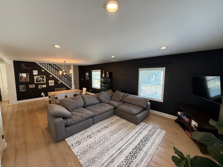 Modern 4br/3ba Downtown • Colts/pacers Fans - Indianapolis, IN