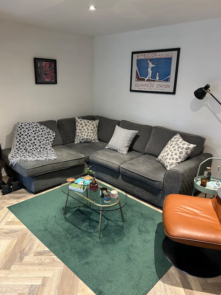 Flat In Leatherhead - Dorking