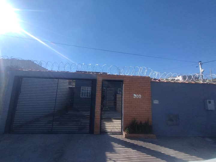 Kitnet Em Local Tranquilo C/garagem - Varginha