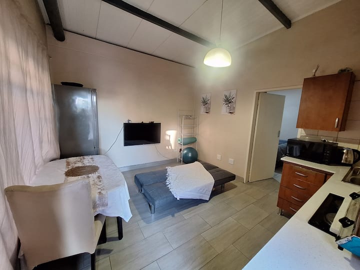 Cozy Apartment At Kaldi Place - Rustenburg