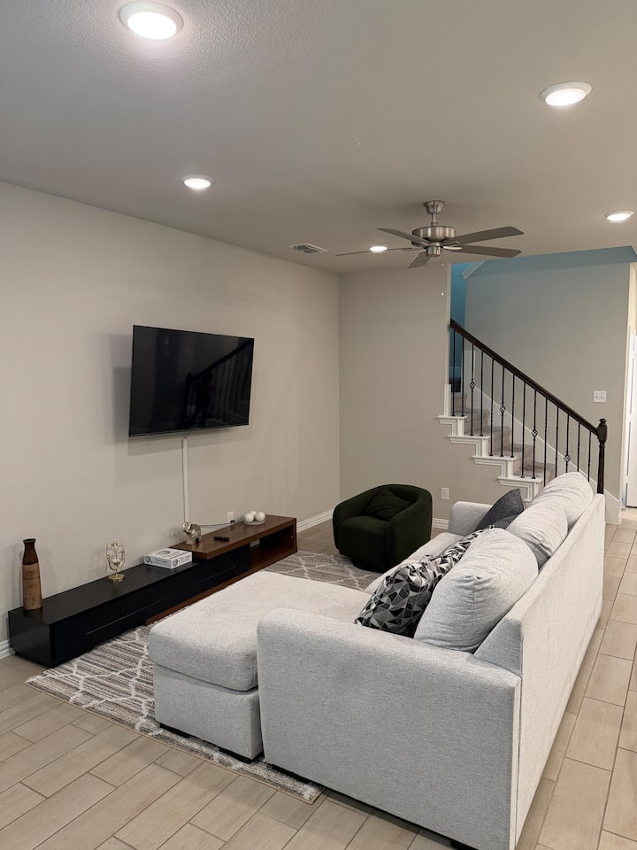 Modern & Cozy Townhome Mins To Dallas - Mesquite, TX