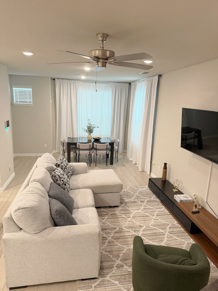 Modern & Cozy Townhome Mins To Dallas - Mesquite, TX