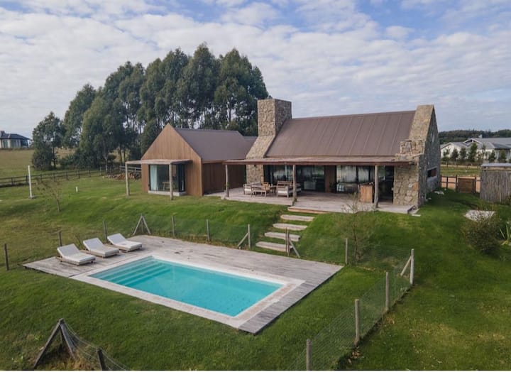 Casa 5dorm+piscina Barrioprivado - San Carlos