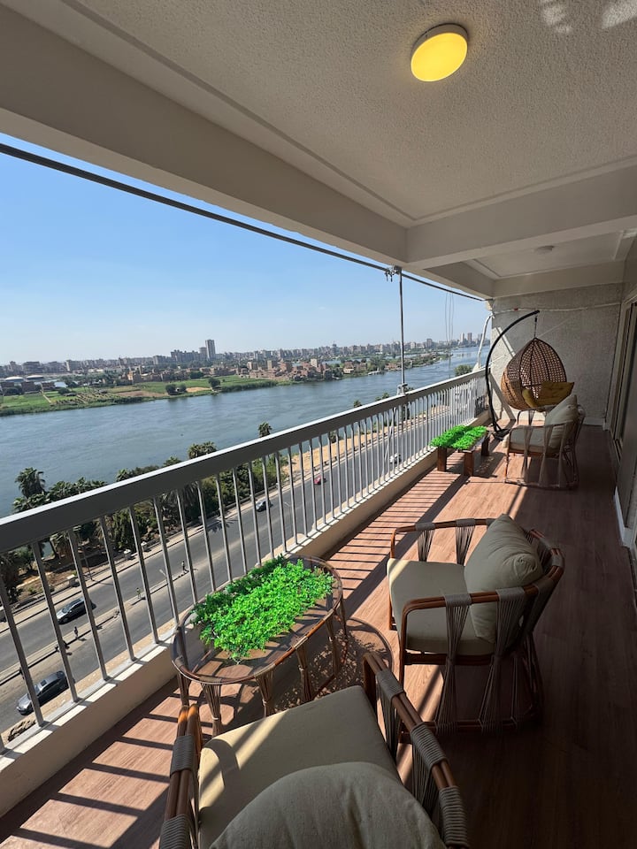 4 Bedrooms Apt Direct Nile View - Cairo