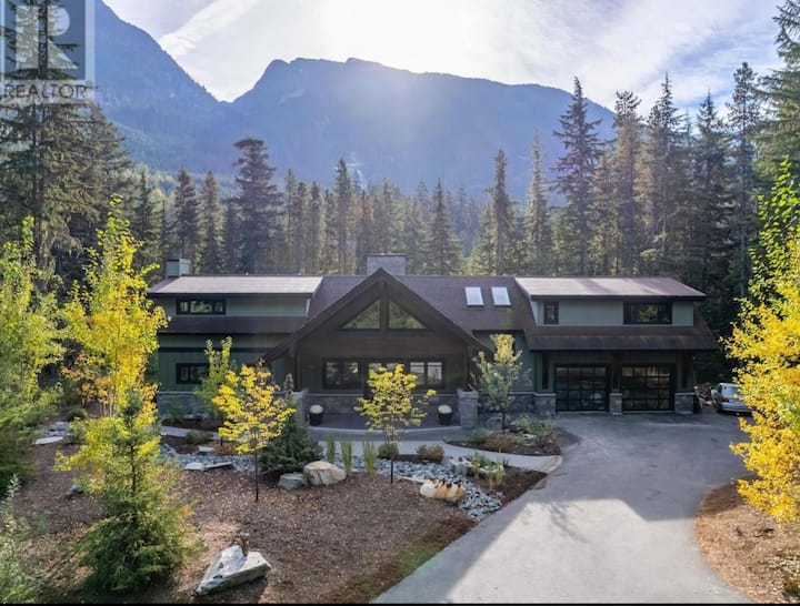 Your Alpine, Chalet Escape! - Canada