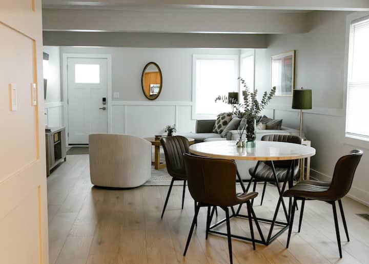 'The Olive House' - Peaceful And Charming Home - Des Moines, IA