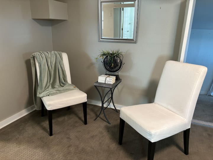 Welcome To Darby St, The Perfect Yellow Bungalow - Kingman, AZ