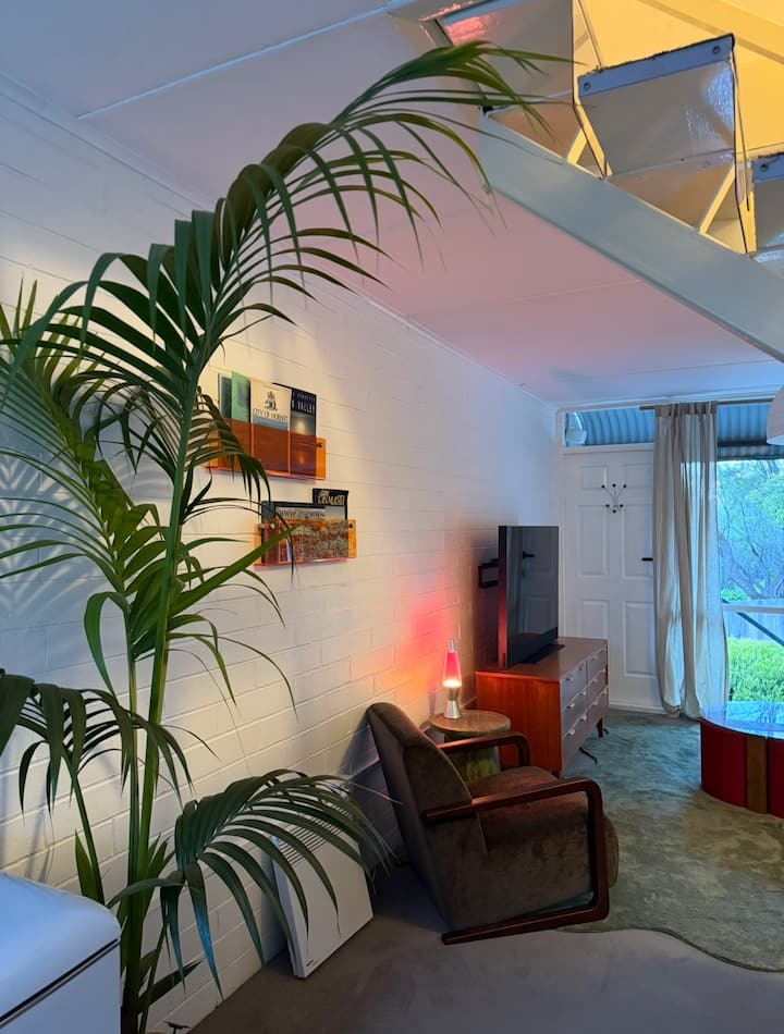 Warm Mid Century Modern 2br, 8 Mins From Cbd - Tasmania
