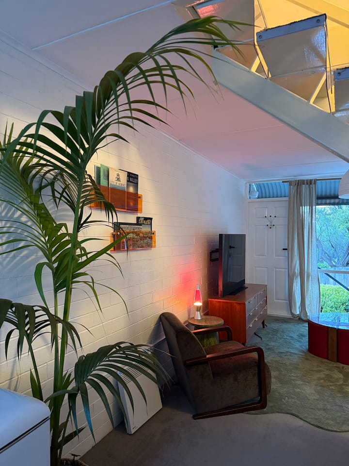 Mid Century Modern 2 Bed, 8 Mins From City - Hobart
