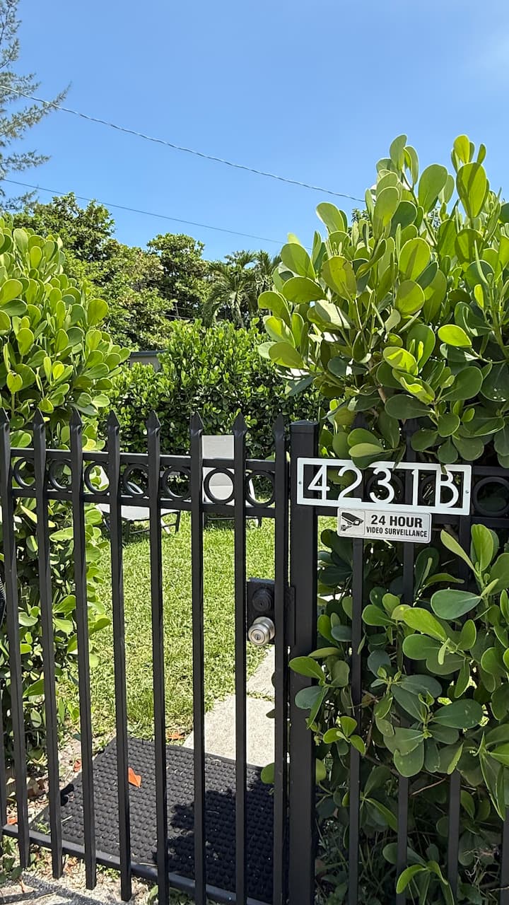 "The Side Villa" - Miami, FL