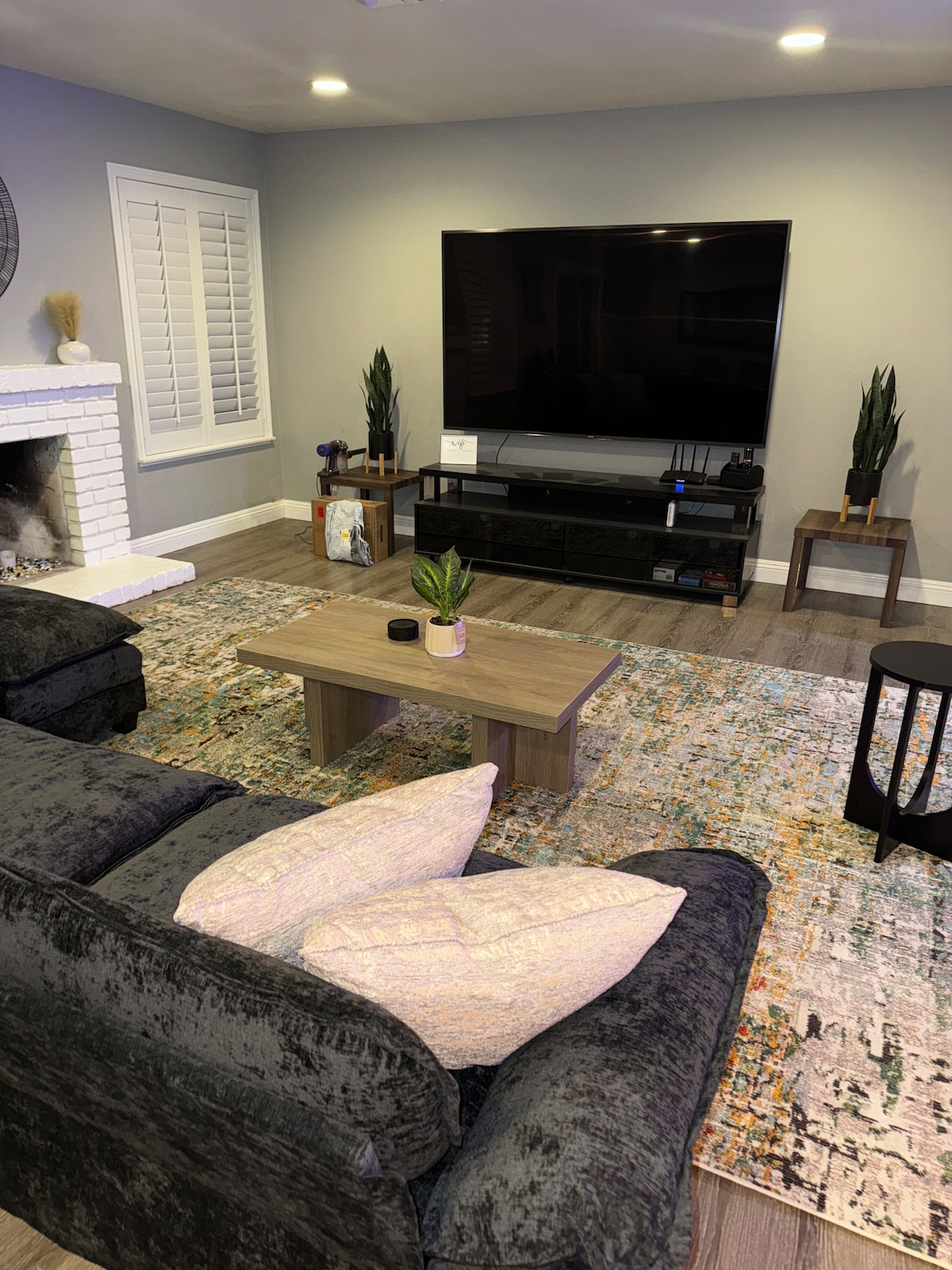Peacock Paradise w/ Pool & Ping Pong 5 Beds + Gym! - Houses for Rent in ...