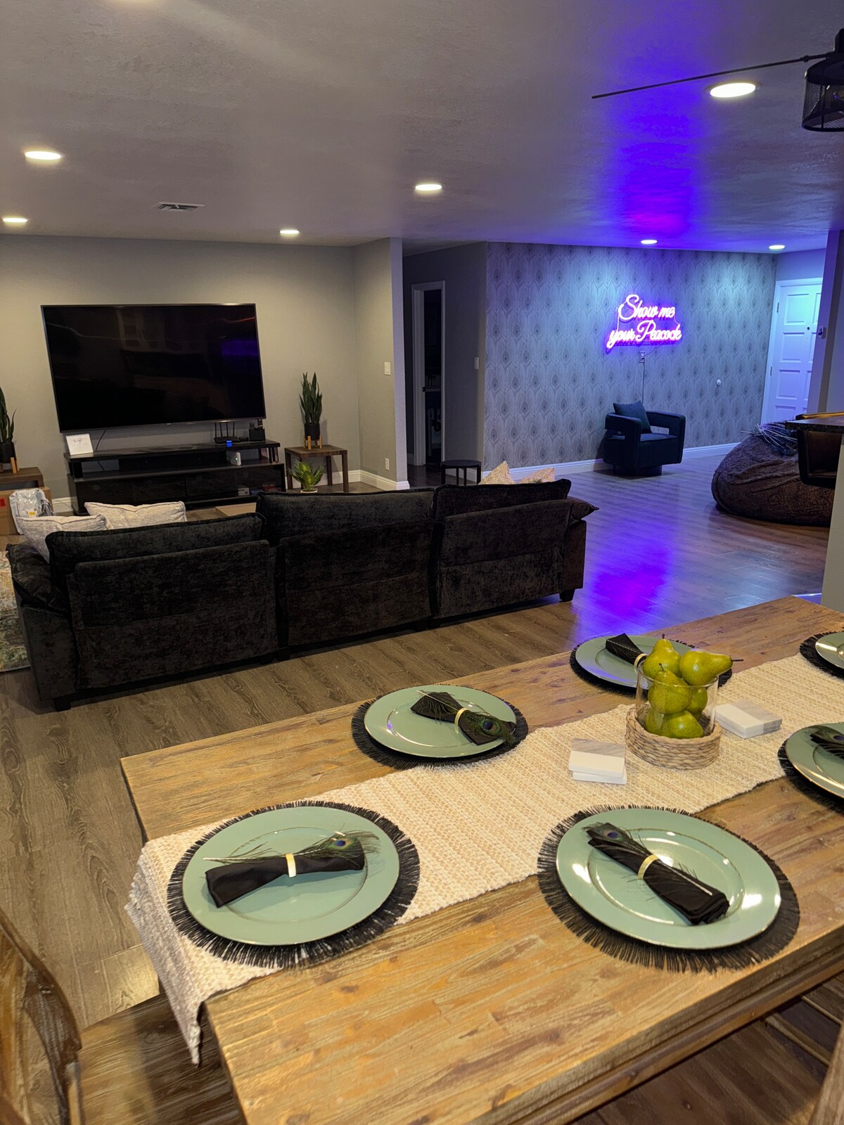 Peacock Paradise w/ Pool & Ping Pong 5 Beds + Gym! - Houses for Rent in ...