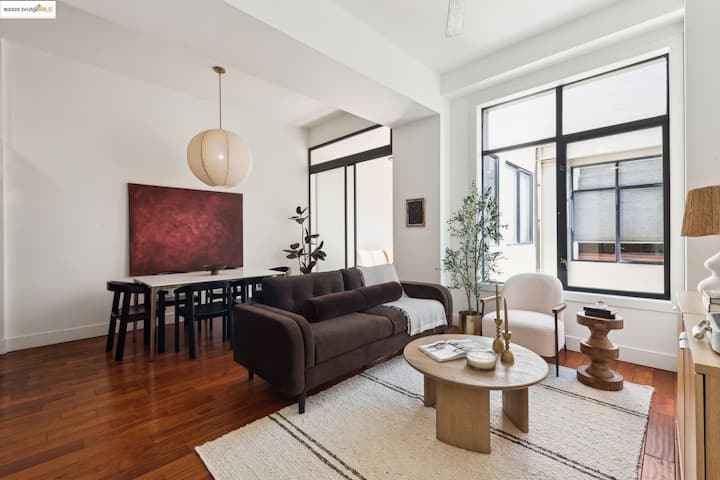 Downtown Broadway Space - Oakland