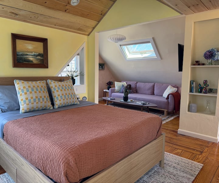 Treetop Home W/ Historic Charm And Modern Comfort - Provincetown, MA