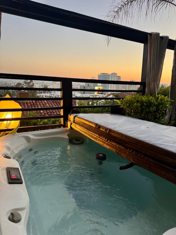 Modern Hollywood Hills Home - Hollywood, CA