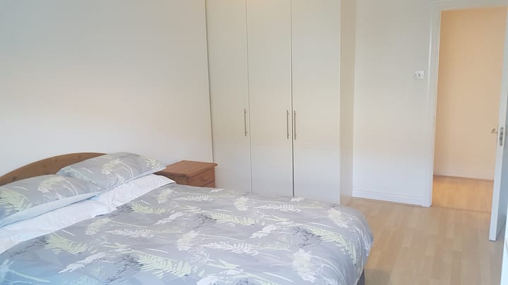 Xlarge 1 Bed 5 Mins From Airport - Lusk