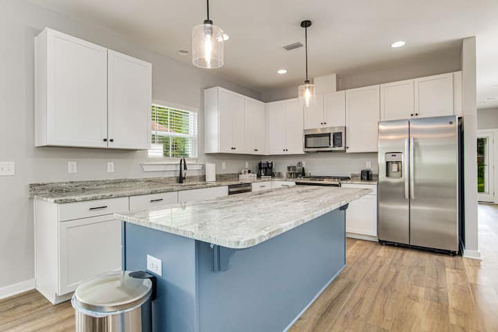 Charming Blount Retreat - Pensacola, FL