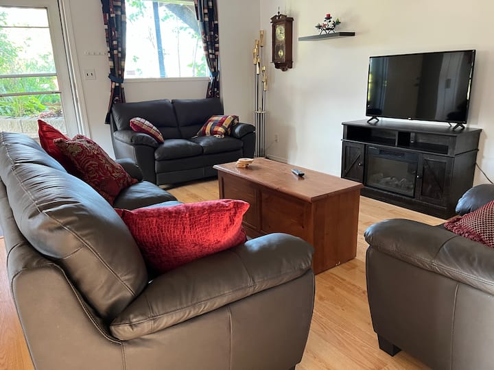 Comfortable, Quiet Walk-in Lower Suite. - Salmon Arm