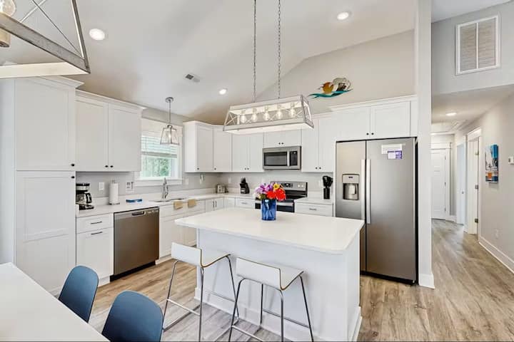 Pet Friendly Seaside Embrace - Kill Devil Hills, NC