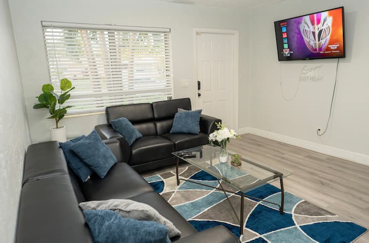 Miramar Single Family Home With Large Yard For 6 - ミラマー, FL