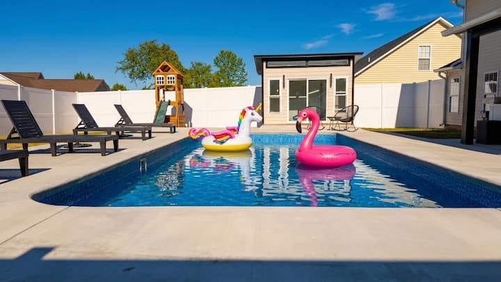 Pool, Movie Theatre, Soaking Tub, Gym. - Fayetteville, NC