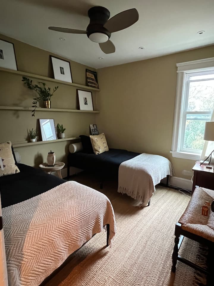 “Bright Twin Room Near Nyc • Easy Airport Access” - New Jersey