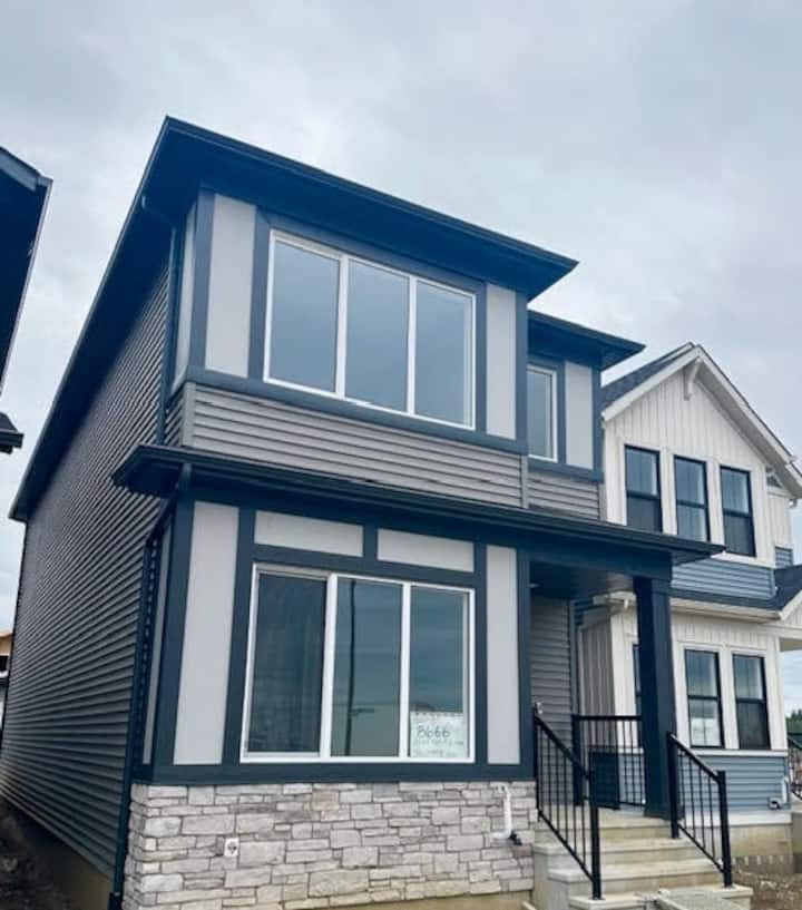 “Relax & Recharge Private Basement Suite” - Edmonton