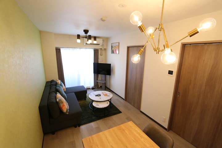 Modern 2ldk Top Floor | Walk To Namba | Sleeps 7 - Japon