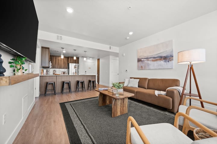 Modern Downtown 2br 2ba With City Views, Fire Pit, - Salt Lake City, UT