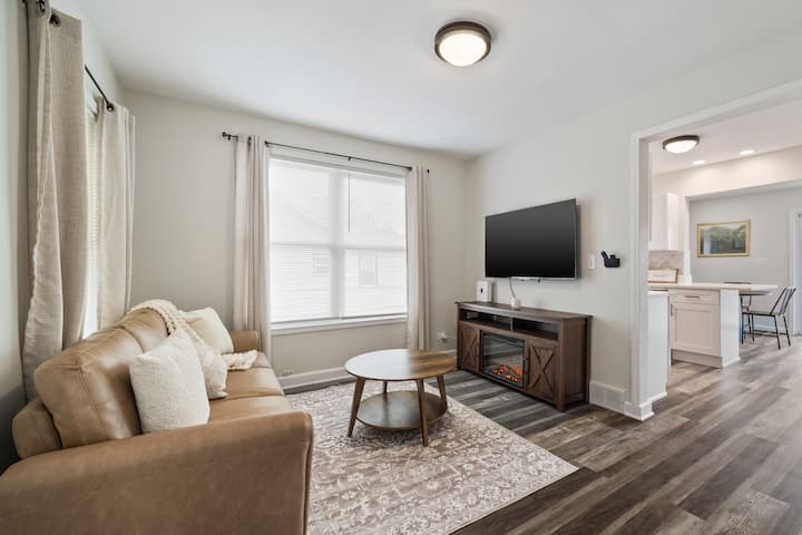 Cozy Home In Lisle - Downers Grove, IL