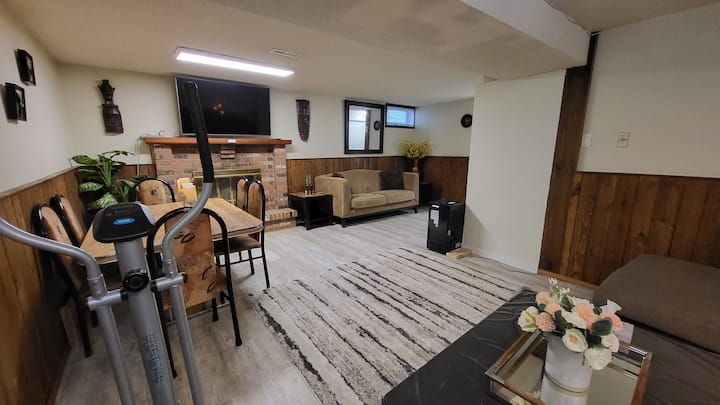 Spacious 2br Basement Full Suite - レジャイナ